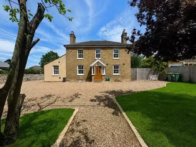 Deal! 3 BA 4 bedroom Detached House to rent, Gallants Lane, Ea.