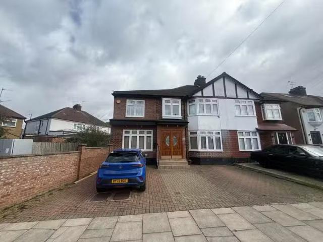 New 3 BA 4 bedroom house for rent in Alders Road, EDGWARE, HA8