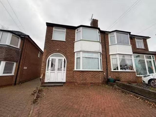 Nice 3 BA 4 bedroom house for rent in Coppice View Road, Sutto.