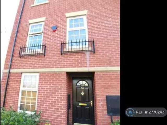 Deal! 3 BA 4 bedroom semi detached house for rent in Goodsmoor.
