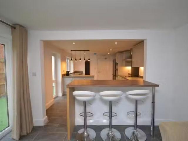 Cheap 3 BA 5 bedroom semi detached house for rent in Leiston.