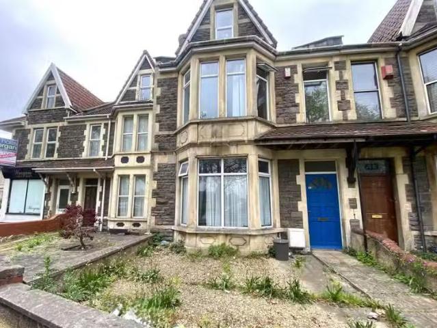 For Rent! 3 BA 8 bedroom terraced house for rent in Gloucester.