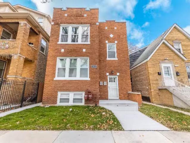 Cozy 3 Bed/1 Bath Unit in Chicago $1650/mo Available 07/01/2.