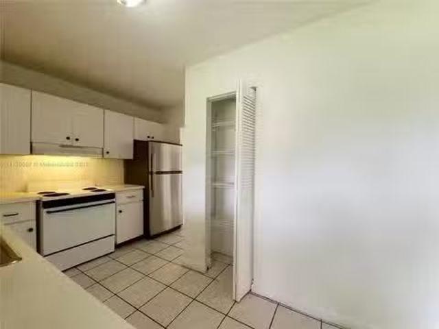 Cozy 3 bed 2 bath townhome 17335 Sw 107th Ave #17337