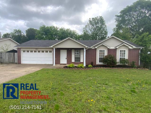 Cozy 3 Bed, 2 Bath Home with Spacious Yard and Modern Comforts