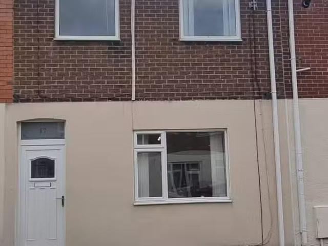 Nice 3 bedroom terraced house for rent in Victoria Street, Hou.