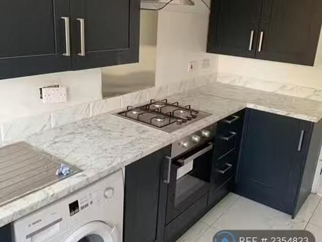 Just in! 3 bedroom terraced house for rent in Arlescote Road.