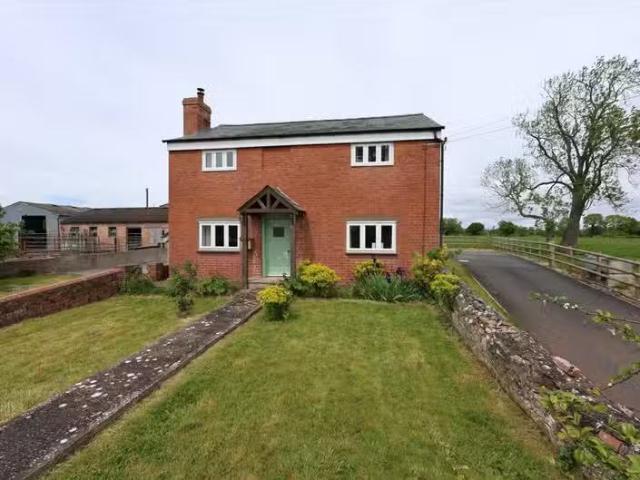 Deal! 3 bedroom detached house for rent in Yarkhill, Hereford.