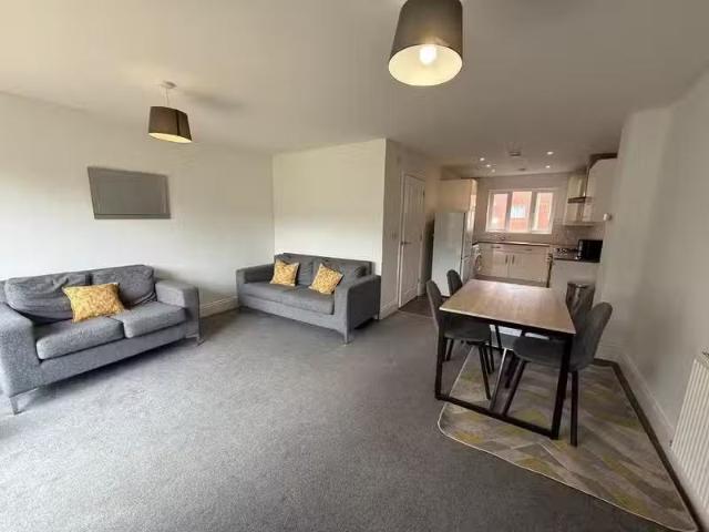 Cozy 3 bedroom detached house for rent in John Brooks Avenue.