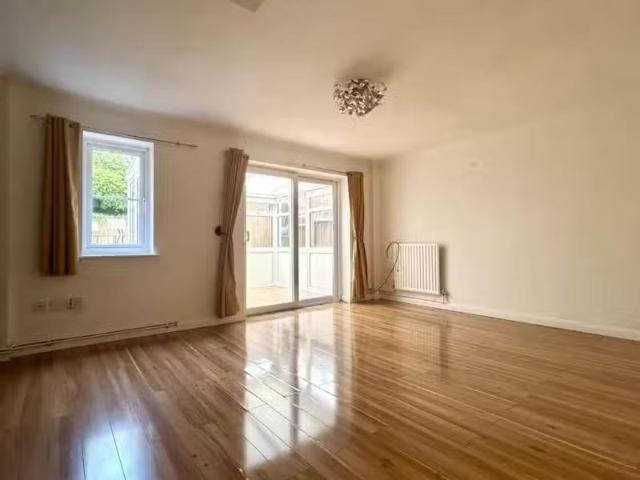 Just in! 3 bedroom detached house for rent in Langridge Drive.