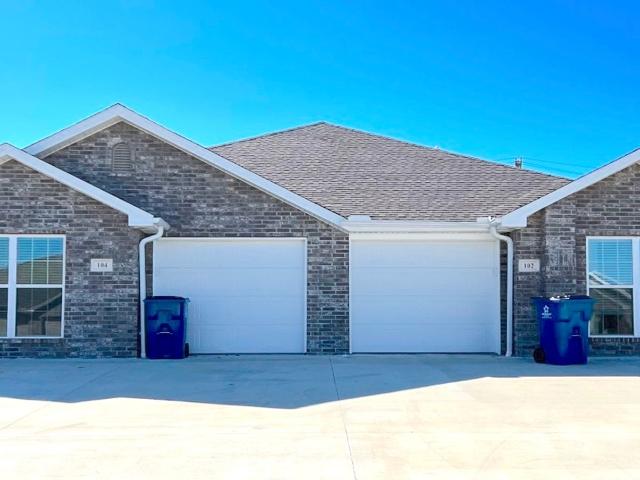 Cozy 3 Bedroom Duplex In Carl Junction!