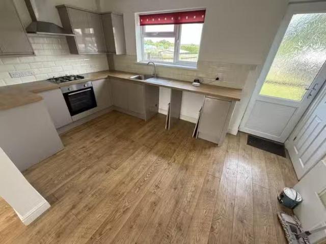 Nice 3 bedroom end of terrace house for rent in Bradley Road.