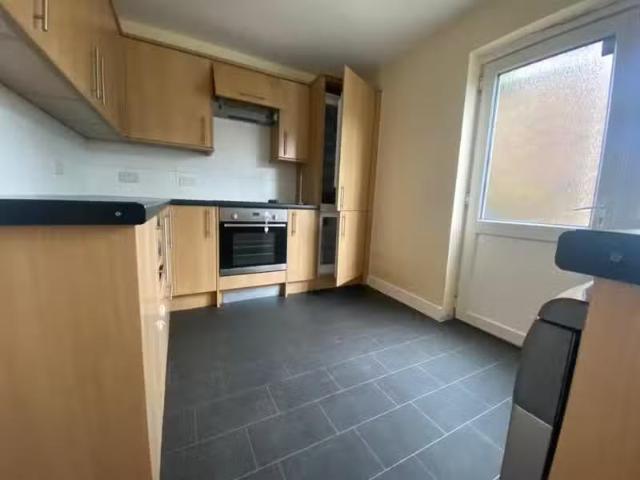 Charming 3 bedroom end of terrace house for rent in Foxglove C.