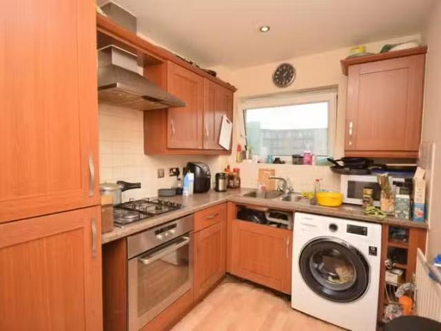 Just in! 3 bedroom flat for rent in Clarkson Court, Hatfield.
