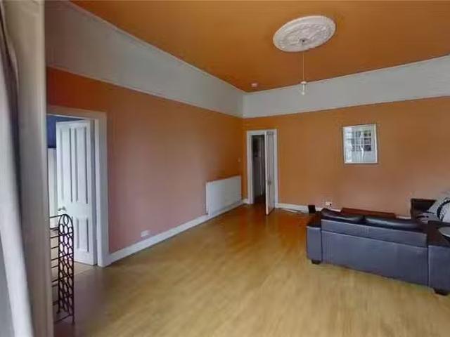 Cozy 3 bedroom flat for rent in Rosebery Crescent, Edinburgh.