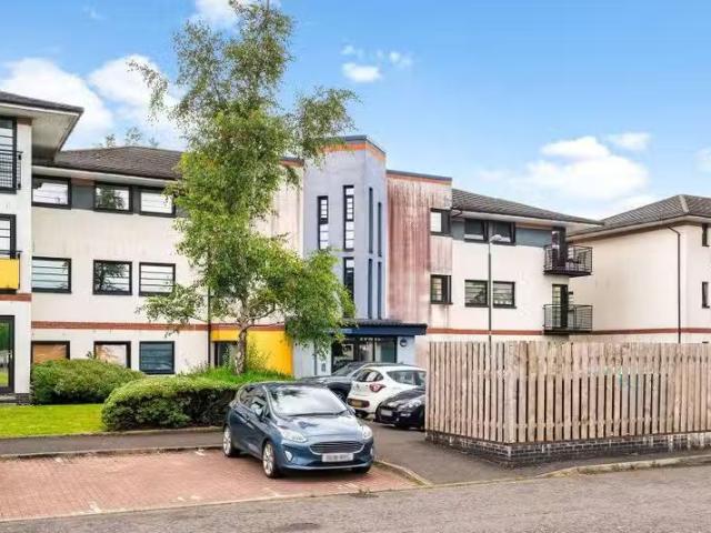 Rental! 3 bedroom flat for rent in Whiteside Court, Bathgate.