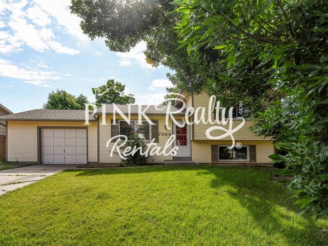 Cozy 3 Bedroom Home in Sunrise Ridge!