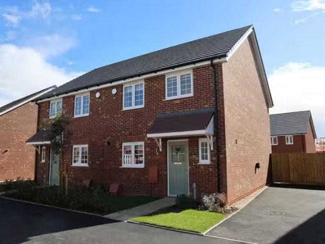 Cozy 3 bedroom house for rent in Walsh Fountain, Darwen, BB3