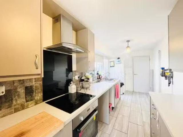 Unique 3 bedroom house for rent in Wideacre Drive, Kingstandin.