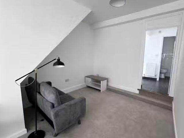 Nice 3 bedroom house for rent in Hungerford Road, Bath, BA1