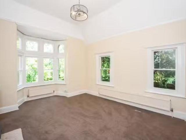 Nice 3 bedroom house for rent in Russell Hill Road, CR8