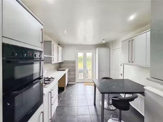 New 3 bedroom Mid Terrace House to rent, Chequer Avenue, Donca.