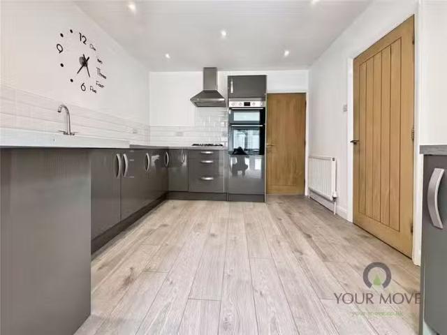 Charming 3 bedroom Mid Terrace House to rent, Wolverton Road.