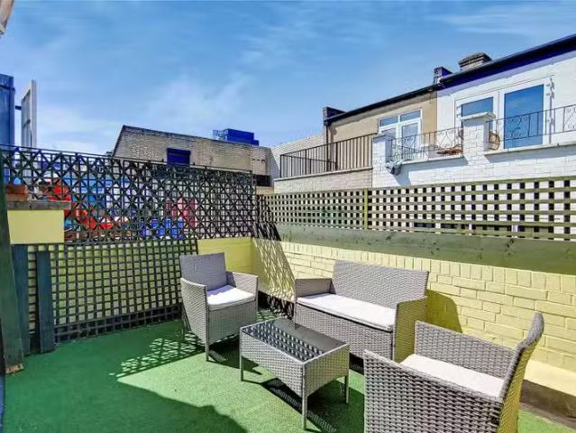 For Rent! 3 bedroom property to let in Godfrey Street, London.