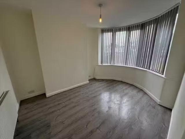 Cheap 3 bedroom semi detached house for rent in Mardon Road, S.