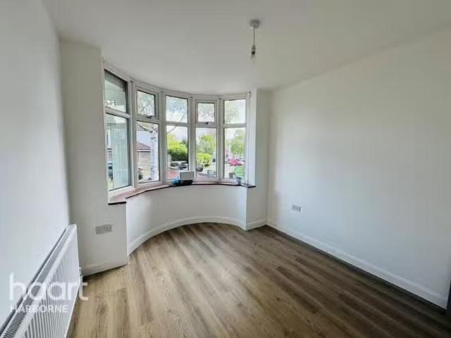 Cozy 3 bedroom semi detached house for rent in Middle Meadow.