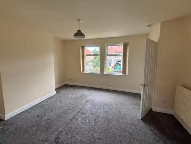 Rental! 3 bedroom semi detached house for rent in Mirfield Ave.