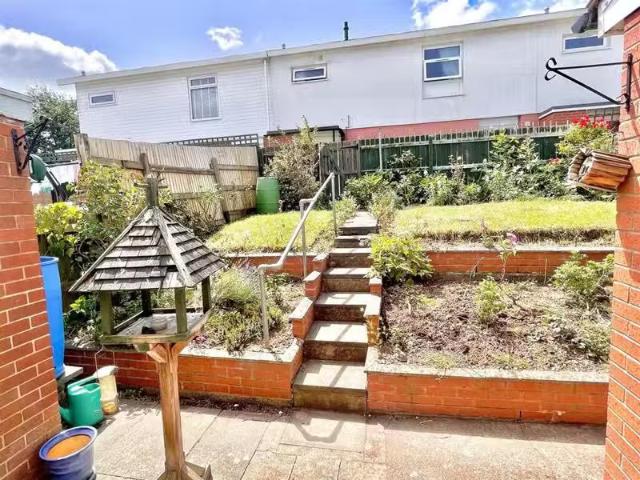 Cheap 3 bedroom semi detached house for rent in Himbleton Clos.