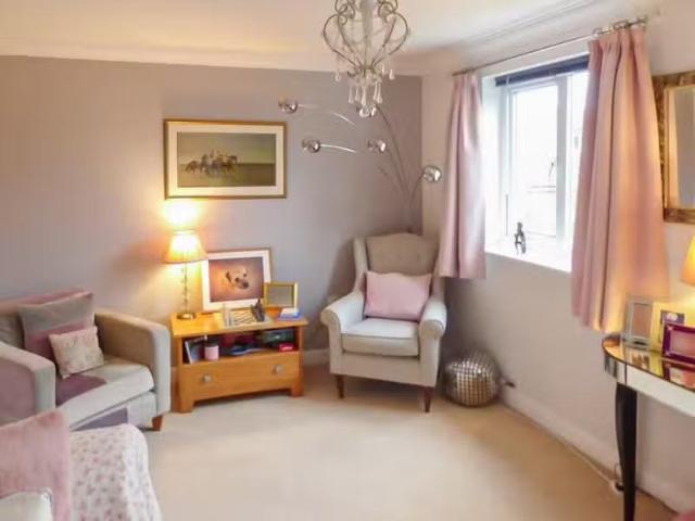 Just in! 3 bedroom semi detached house for rent in Primrose Co.