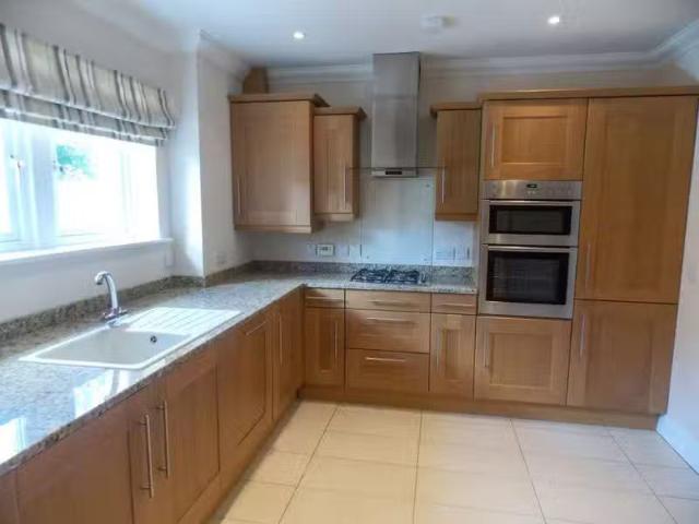 Cozy 3 bedroom semi detached house for rent in Richard James A.