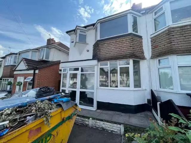 Charming 3 bedroom semi detached house for rent in Sandringham.