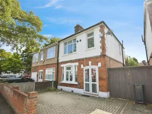 Deal! 3 bedroom Semi Detached House to rent, Maswell Park Road.