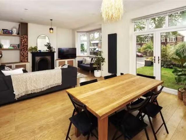 Nice 3 bedroom Semi Detached House to rent, Mast Lane, North S.