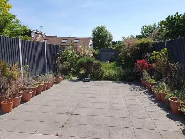 Cozy 3 bedroom Semi Detached House to rent, St. Johns Road, Sl.