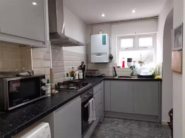 Deal! 3 bedroom Semi Detached House to rent, Station Road, Lan.