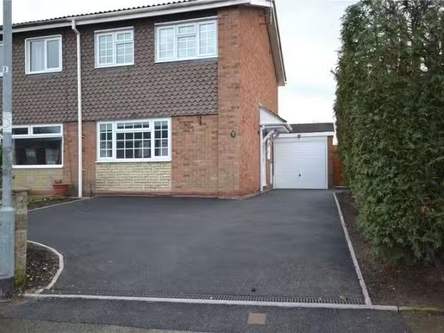 Rental! 3 bedroom Semi Detached House to rent, Trent Close, St.