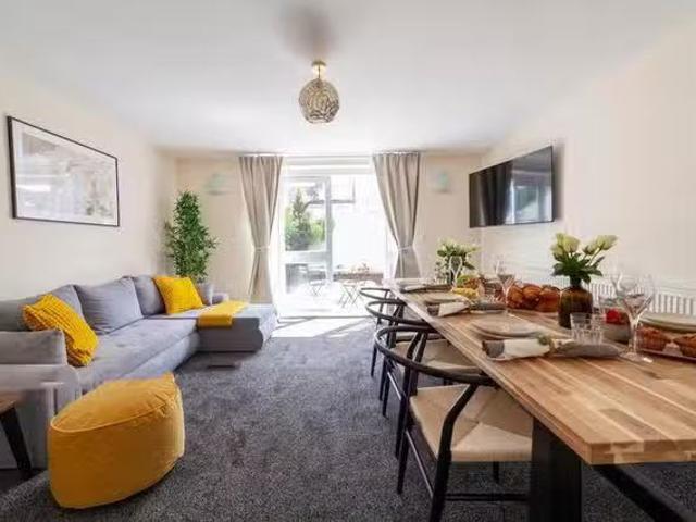 Just in! 3 BR Hughan Road