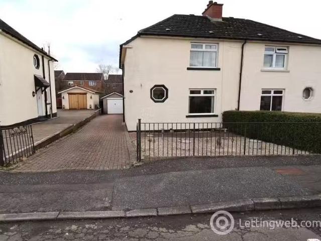 Cozy 3 BR Property to rent in Wallace Crescent, Brightons