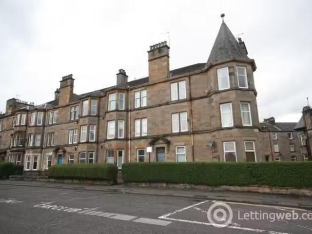 Cheap 3 BR Property to rent in Wallace Street, Stirling Town.