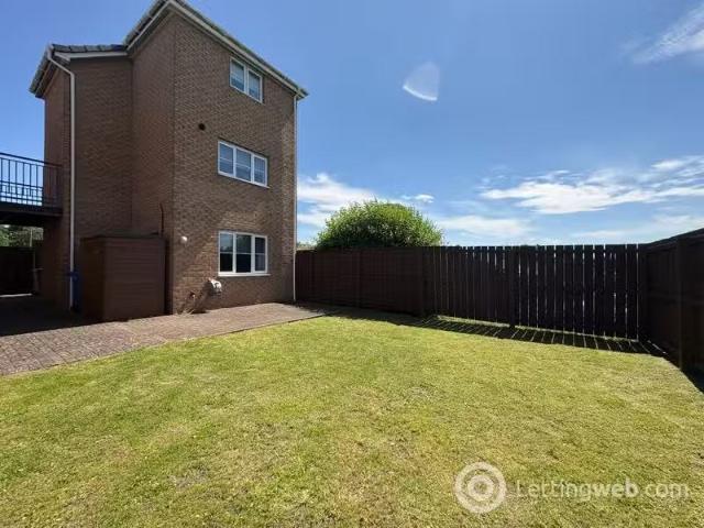 Cozy 3 BR Property to rent in Waterway Terrace, East Kilbride.