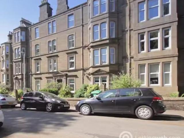 Cozy 3 BR Property to rent in Baxter Park Terrace, Stobswell.