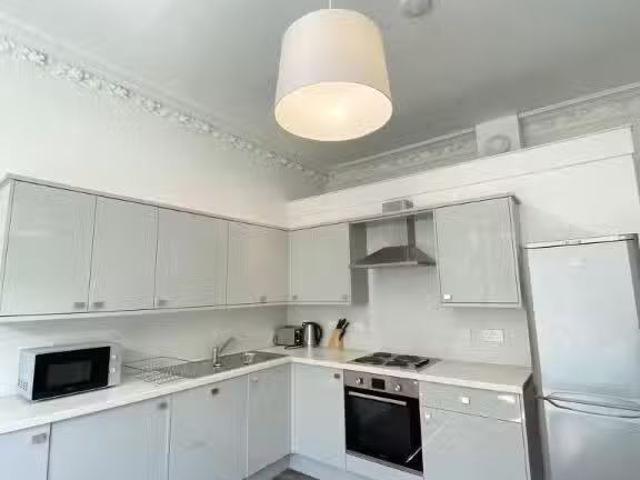 Unique 3 BR Property to rent in Bellefield Avenue, West End, D.