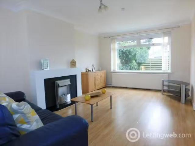 Charming 3 BR Property to rent in Broomhill Terrace, Holburn.