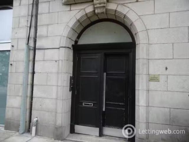 Unique 3 BR Property to rent in Castle Terrace, City Centre, A.