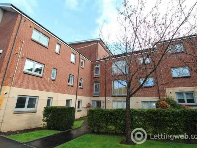 Cozy 3 BR Property to rent in Dalsholm Place, Glasgow, G20