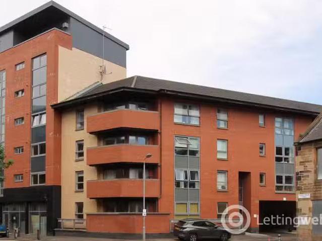 Cheap 3 BR Property to rent in Dunaskin Street, West End, Glas.